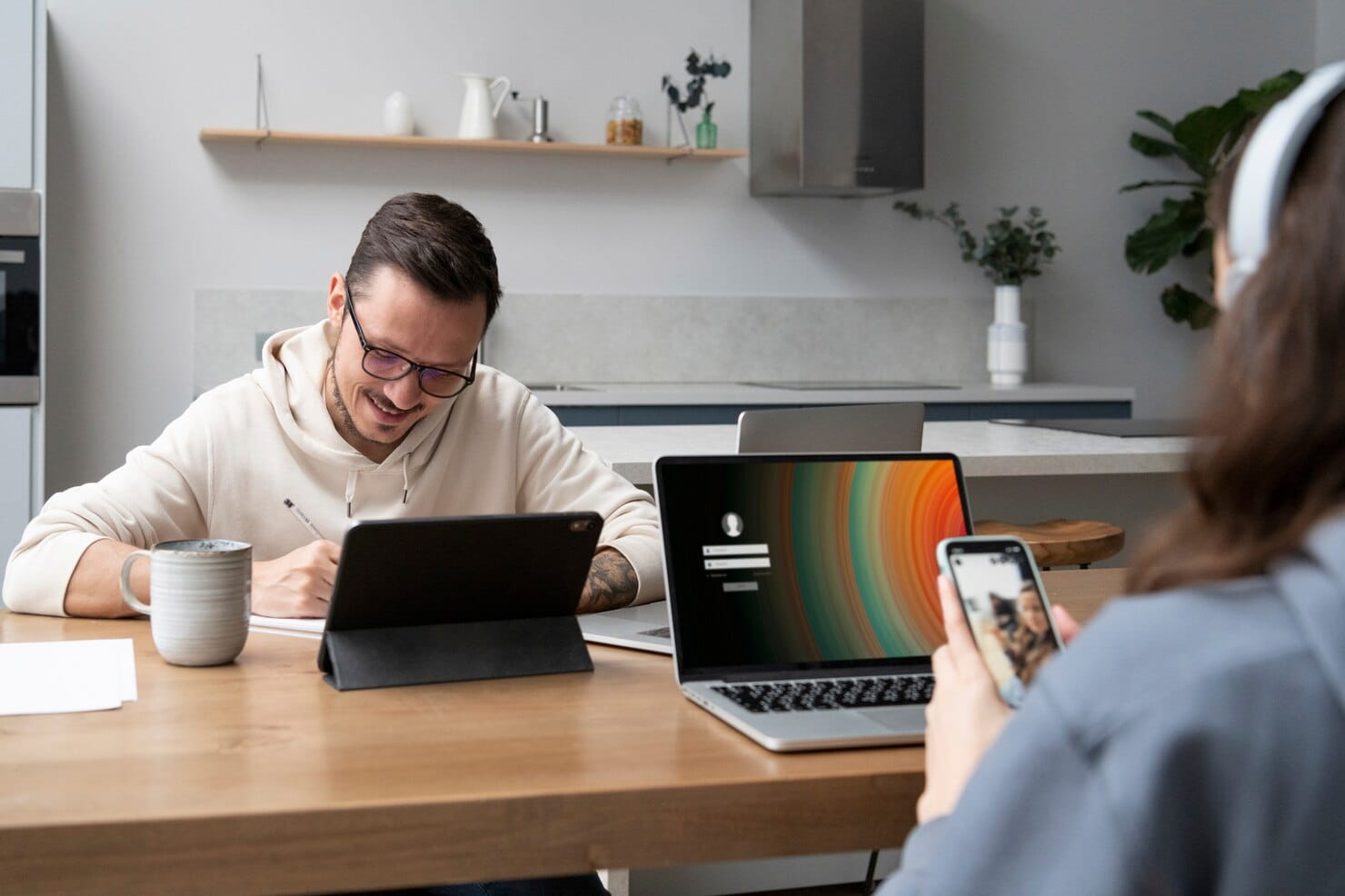 Digital Minimalism Tips to Improve Focus & Productivity